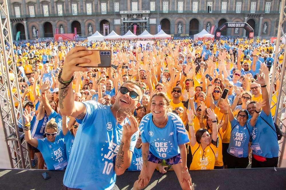 Grande successo per la Deejay Ten a Napoli - Radiospeaker.it